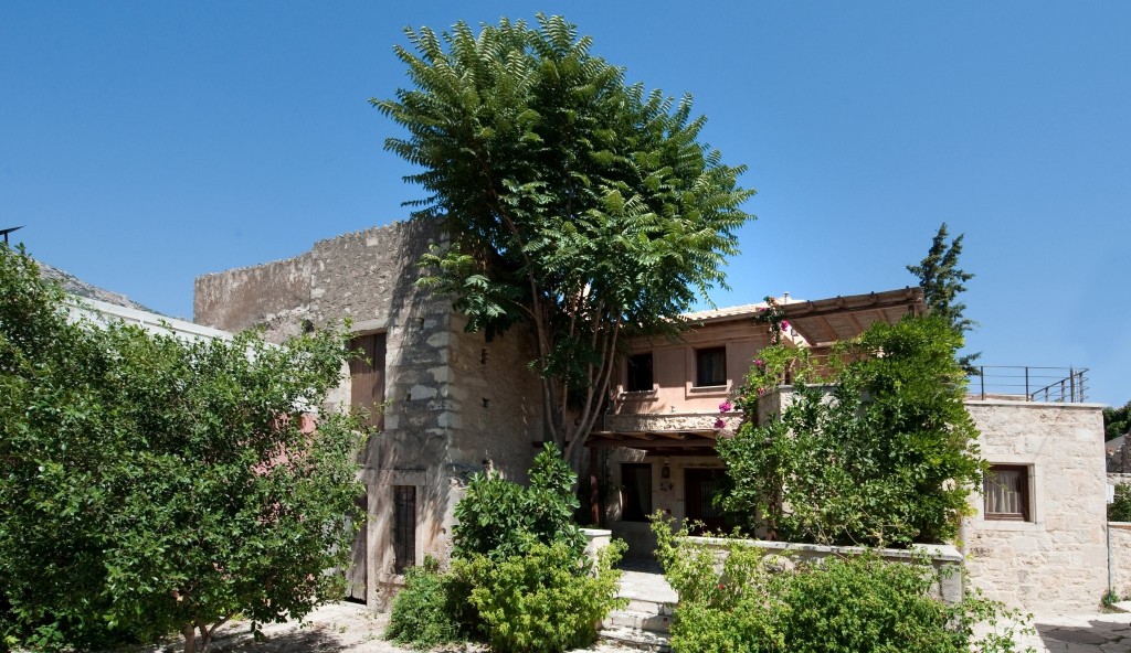 Kalimera Archanes - Traditional Houses | Kids Love Greece