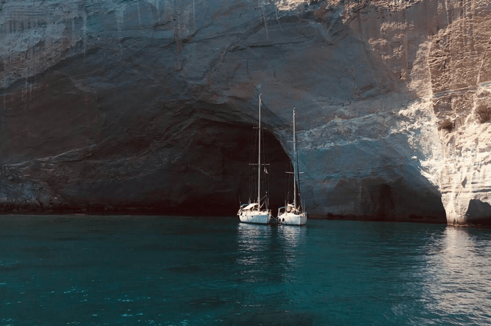 Visit Milos with the family: a low key island, fantastic beaches